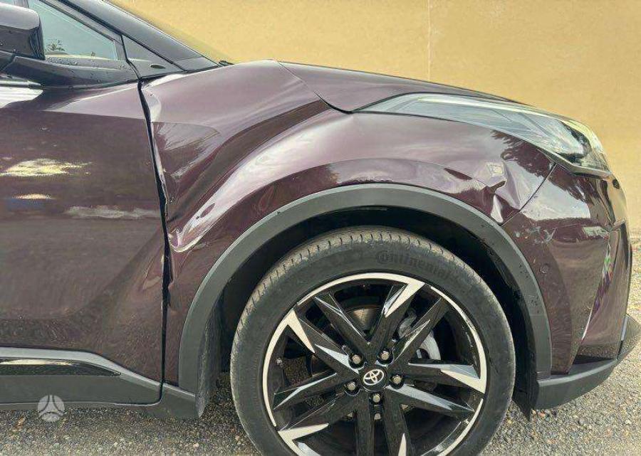 Violet Toyota C-HR 2022 in Kaunas, with an engine capacity of 1.80 L and mileage of 38 thousand km for 21999 €, photo 7 on AUTOMOTO.COM.LV