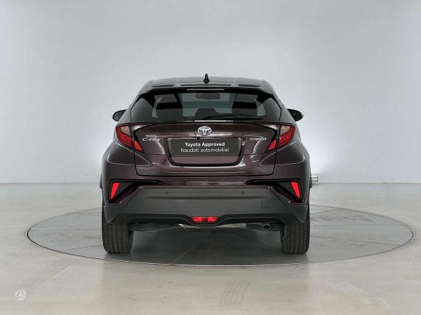 Violet Toyota C-HR 2023 in Vilnius, with an engine capacity of 1.80 L and mileage of 104 thousand km for 23900 €, photo 5 on AUTOMOTO.COM.LV