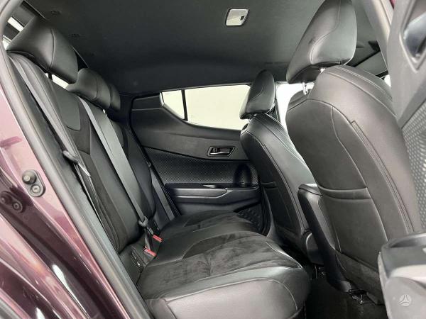 Violet Toyota C-HR 2023 in Vilnius, with an engine capacity of 1.80 L and mileage of 104 thousand km for 23900 €, photo 8 on AUTOMOTO.COM.LV
