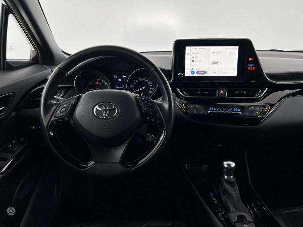 Violet Toyota C-HR 2023 in Vilnius, with an engine capacity of 1.80 L and mileage of 104 thousand km for 23900 €, photo 10 on AUTOMOTO.COM.LV