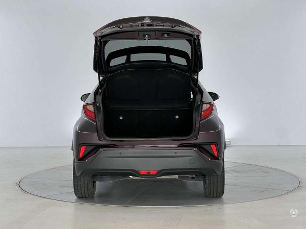 Violet Toyota C-HR 2023 in Vilnius, with an engine capacity of 1.80 L and mileage of 104 thousand km for 23900 €, photo 11 on AUTOMOTO.COM.LV