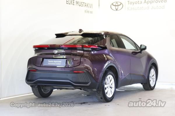 Violets Toyota C-HR 2024 Tallina, ar dzinēja tilpumu 1.80 L un nobraukumu 19 tūkst. km par 27500 €, foto 2 vietnē AUTOMOTO.COM.LV