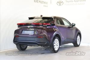Violets Toyota C-HR 2024 Tallina, ar dzinēja tilpumu 1.80 L un nobraukumu 19 tūkst. km par 27500 €, foto 3 vietnē AUTOMOTO.COM.LV