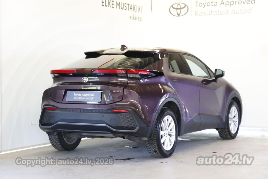 Violets Toyota C-HR 2024 Tallina, ar dzinēja tilpumu 1.80 L un nobraukumu 19 tūkst. km par 27500 €, foto 3 vietnē AUTOMOTO.COM.LV