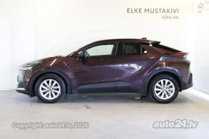 Violets Toyota C-HR 2024 Tallina, ar dzinēja tilpumu 1.80 L un nobraukumu 19 tūkst. km par 27500 €, foto 4 vietnē AUTOMOTO.COM.LV