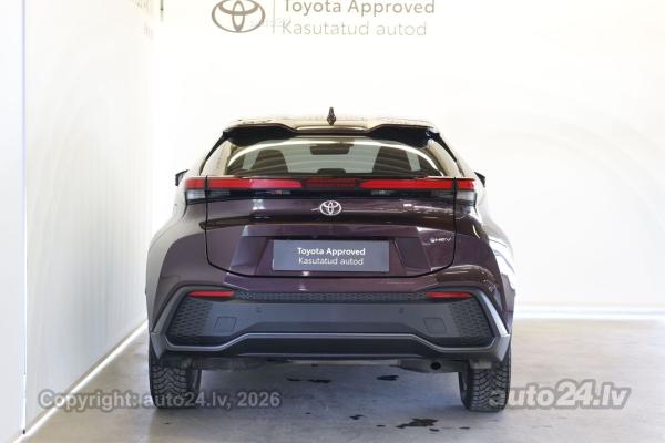 Violets Toyota C-HR 2024 Tallina, ar dzinēja tilpumu 1.80 L un nobraukumu 19 tūkst. km par 27500 €, foto 4 vietnē AUTOMOTO.COM.LV