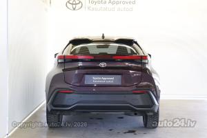 Violets Toyota C-HR 2024 Tallina, ar dzinēja tilpumu 1.80 L un nobraukumu 19 tūkst. km par 27500 €, foto 5 vietnē AUTOMOTO.COM.LV