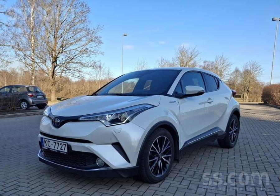 White Toyota C-HR 2017 in Riga, with an engine capacity of 1.80 L and mileage of 0 thousand km for 22900 €, photo 1 on AUTOMOTO.COM.LV