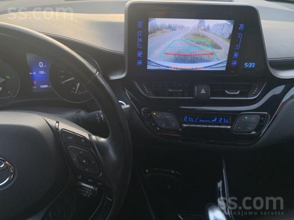 Белый Тойота C-HR 2017 в Рига, объемом двигателя 1.80 л и пробегом 137 тыс. км за 16818 €, фото 6 на AUTOMOTO.COM.LV