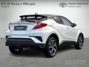 White Toyota C-HR 2017 in Riga, with an engine capacity of 1.20 L and mileage of 119 thousand km for 14990 €, photo 2 on AUTOMOTO.COM.LV