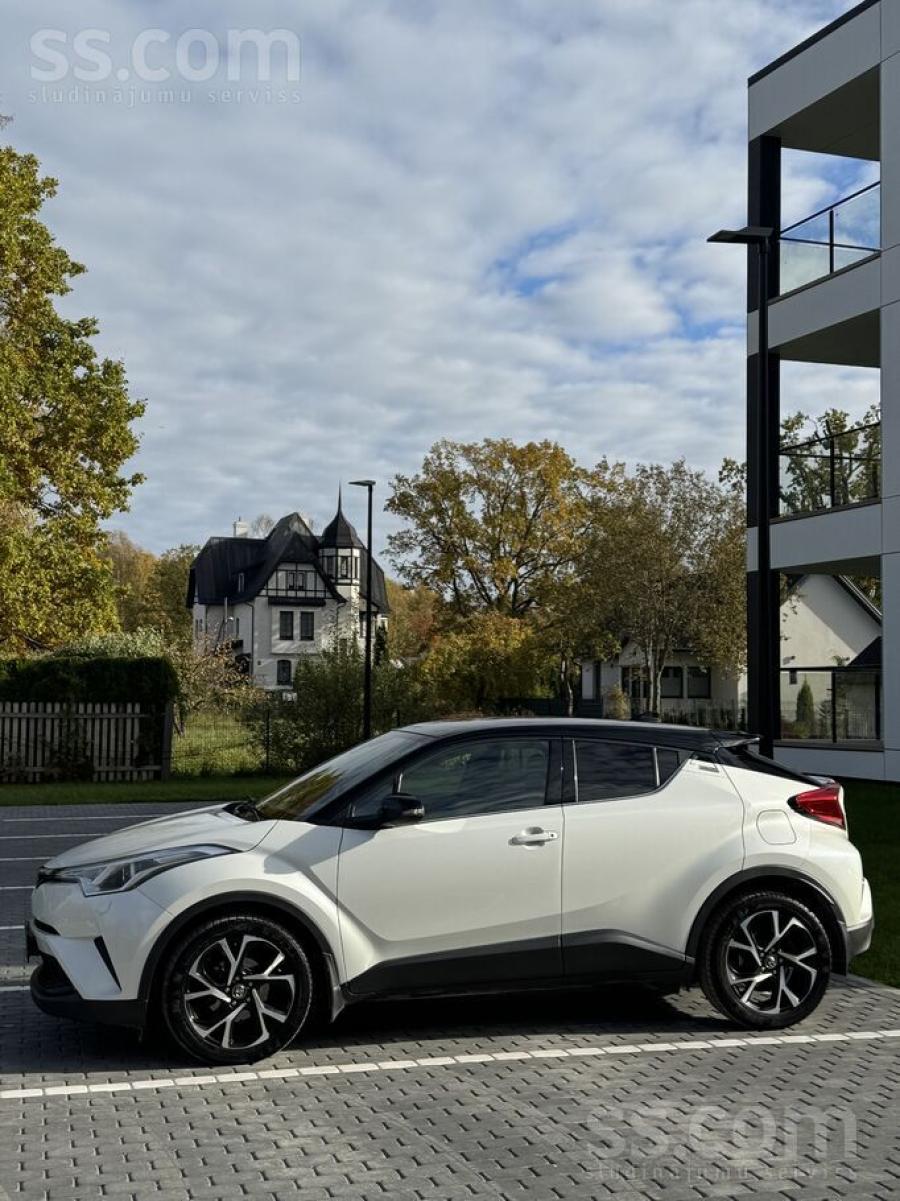 Белый Тойота C-HR 2017 в Юрмала, объемом двигателя 1.20 л и пробегом 98 тыс. км за 16500 €, фото 2 на AUTOMOTO.COM.LV