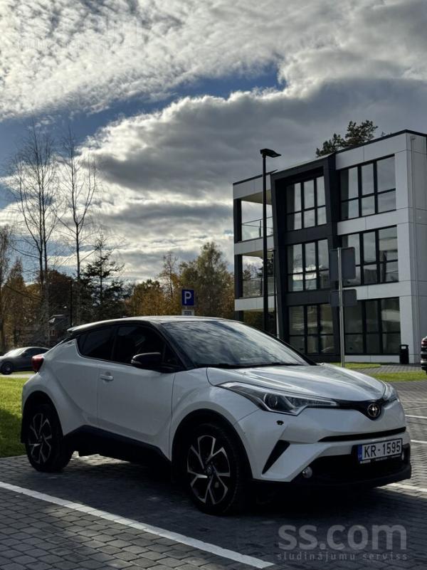 White Toyota C-HR 2017 in Jurmala, with an engine capacity of 1.20 L and mileage of 98 thousand km for 15500 €, photo 6 on AUTOMOTO.COM.LV
