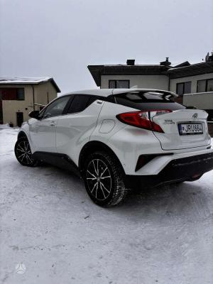 Balts Toyota C-HR 2017 Kauņa, ar dzinēja tilpumu 1.20 L un nobraukumu 128 tūkst. km par 15800 €, foto 3 vietnē AUTOMOTO.COM.LV