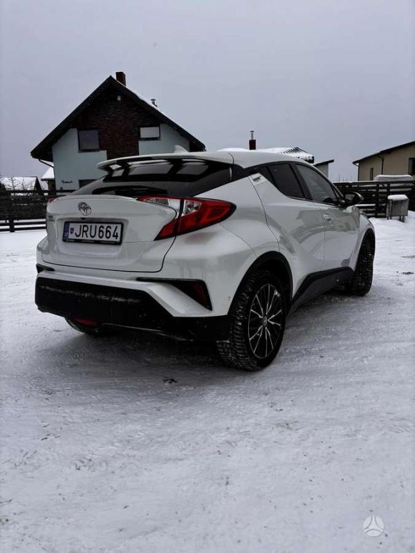 Balts Toyota C-HR 2017 Kauņa, ar dzinēja tilpumu 1.20 L un nobraukumu 128 tūkst. km par 15800 €, foto 4 vietnē AUTOMOTO.COM.LV
