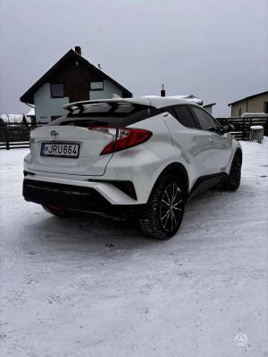 Balts Toyota C-HR 2017 Kauņa, ar dzinēja tilpumu 1.20 L un nobraukumu 128 tūkst. km par 15800 €, foto 4 vietnē AUTOMOTO.COM.LV