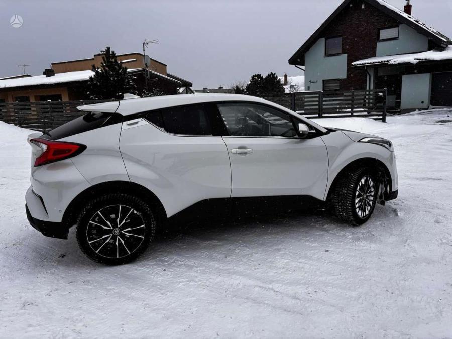 Balts Toyota C-HR 2017 Kauņa, ar dzinēja tilpumu 1.20 L un nobraukumu 128 tūkst. km par 15800 €, foto 5 vietnē AUTOMOTO.COM.LV