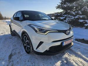 White Toyota C-HR 2017 in Kaunas, with an engine capacity of 1.80 L and mileage of 143 thousand km for 15950 €, photo 2 on AUTOMOTO.COM.LV