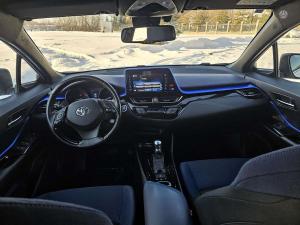 White Toyota C-HR 2017 in Kaunas, with an engine capacity of 1.80 L and mileage of 143 thousand km for 15950 €, photo 11 on AUTOMOTO.COM.LV