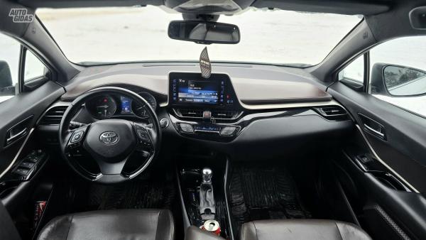 Balts Toyota C-HR 2017 Šauļi, ar dzinēja tilpumu 1.80 L un nobraukumu 195 tūkst. km par 14500 €, foto 8 vietnē AUTOMOTO.COM.LV