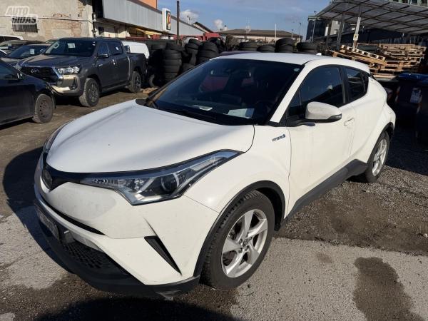 Balts Toyota C-HR 2017 Viļņa, ar dzinēja tilpumu 1.80 L un nobraukumu 154 tūkst. km par 14950 €, foto 1 vietnē AUTOMOTO.COM.LV