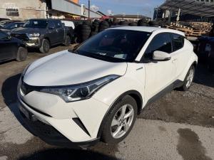 White Toyota C-HR 2017 in Vilnius, with an engine capacity of 1.80 L and mileage of 154 thousand km for 14950 €, photo  on AUTOMOTO.COM.LV