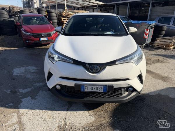 Balts Toyota C-HR 2017 Viļņa, ar dzinēja tilpumu 1.80 L un nobraukumu 154 tūkst. km par 14950 €, foto 2 vietnē AUTOMOTO.COM.LV