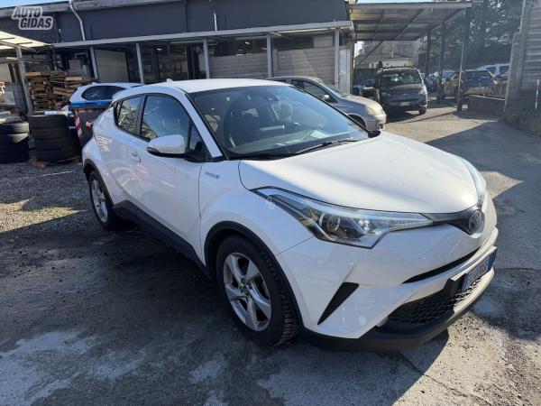Balts Toyota C-HR 2017 Viļņa, ar dzinēja tilpumu 1.80 L un nobraukumu 154 tūkst. km par 14950 €, foto 3 vietnē AUTOMOTO.COM.LV