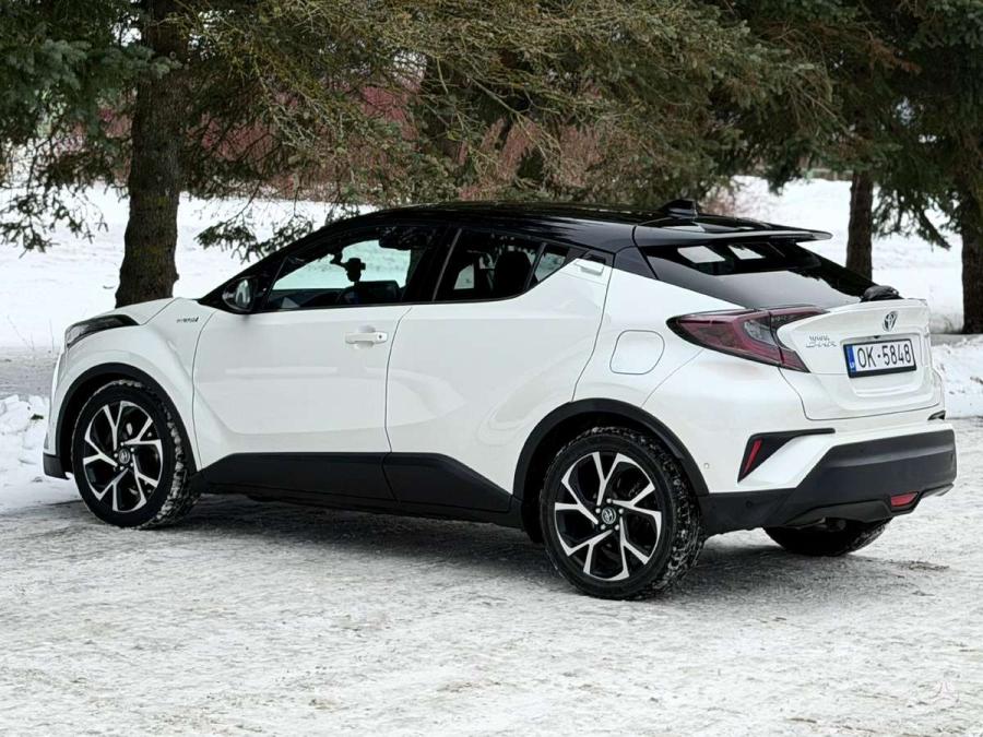 Белый Тойота C-HR 2017 в Шяуляй, объемом двигателя 1.80 л и пробегом 111 тыс. км за 16450 €, фото 7 на AUTOMOTO.COM.LV