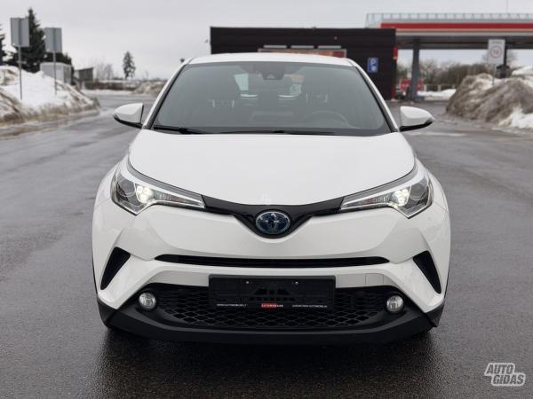 Белый Тойота C-HR 2017 в Вильнюс, объемом двигателя 1.80 л и пробегом 154 тыс. км за 14950 €, фото 2 на AUTOMOTO.COM.LV