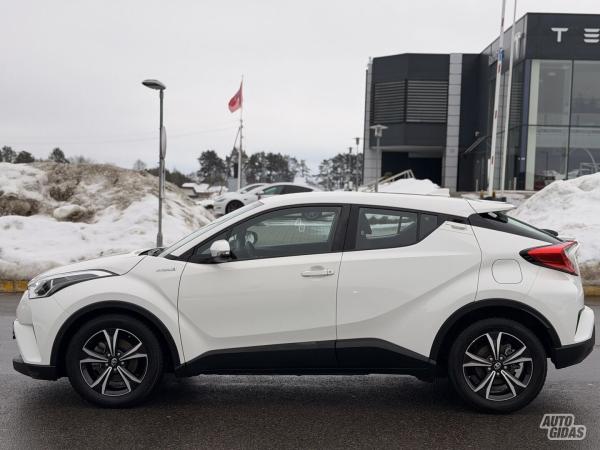 Белый Тойота C-HR 2017 в Вильнюс, объемом двигателя 1.80 л и пробегом 154 тыс. км за 14950 €, фото 8 на AUTOMOTO.COM.LV