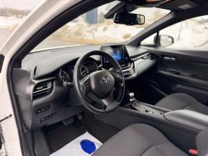 White Toyota C-HR 2017 in Vilnius, with an engine capacity of 1.80 L and mileage of 154 thousand km for 14950 €, photo 12 on AUTOMOTO.COM.LV