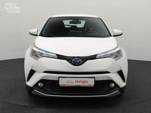 White Toyota C-HR 2017 in Vilnius, with an engine capacity of 1.80 L and mileage of 183 thousand km for 14999 €, photo 3 on AUTOMOTO.COM.LV