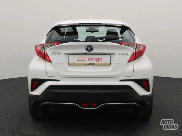 White Toyota C-HR 2017 in Vilnius, with an engine capacity of 1.80 L and mileage of 183 thousand km for 14999 €, photo 5 on AUTOMOTO.COM.LV