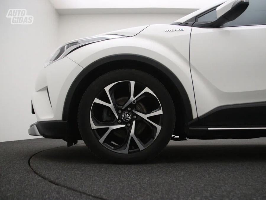 Белый Тойота C-HR 2017 в Вильнюс, объемом двигателя 1.80 л и пробегом 183 тыс. км за 14999 €, фото 29 на AUTOMOTO.COM.LV