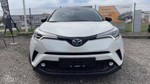 White Toyota C-HR 2017 in Marijampole, with an engine capacity of 1.80 L and mileage of 219 thousand km for 14500 €, photo 6 on AUTOMOTO.COM.LV