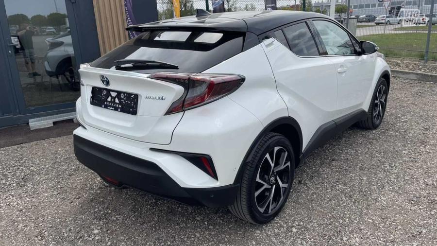 White Toyota C-HR 2017 in Marijampole, with an engine capacity of 1.80 L and mileage of 219 thousand km for 14500 €, photo 9 on AUTOMOTO.COM.LV