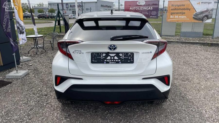 White Toyota C-HR 2017 in Marijampole, with an engine capacity of 1.80 L and mileage of 219 thousand km for 14500 €, photo 10 on AUTOMOTO.COM.LV
