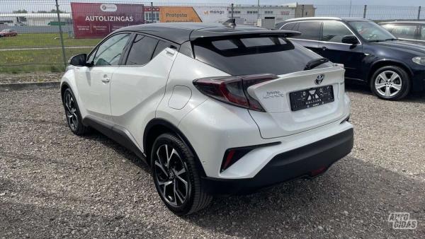 Balts Toyota C-HR 2017 Marijampole, ar dzinēja tilpumu 1.80 L un nobraukumu 219 tūkst. km par 14500 €, foto 10 vietnē AUTOMOTO.COM.LV