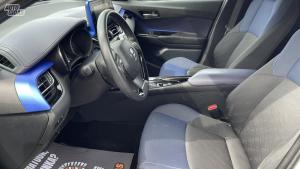 White Toyota C-HR 2017 in Marijampole, with an engine capacity of 1.80 L and mileage of 219 thousand km for 14500 €, photo 13 on AUTOMOTO.COM.LV