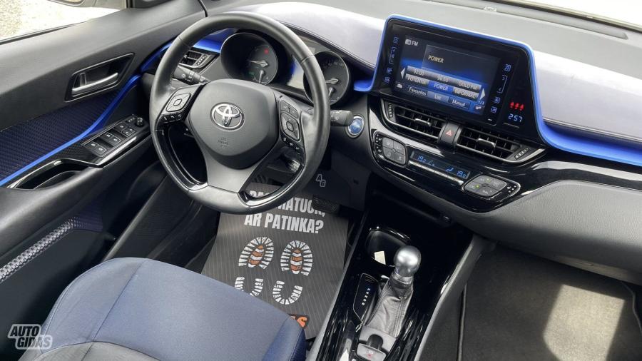 White Toyota C-HR 2017 in Marijampole, with an engine capacity of 1.80 L and mileage of 219 thousand km for 14500 €, photo 16 on AUTOMOTO.COM.LV
