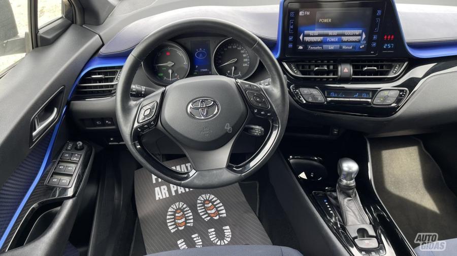 White Toyota C-HR 2017 in Marijampole, with an engine capacity of 1.80 L and mileage of 219 thousand km for 14500 €, photo 17 on AUTOMOTO.COM.LV