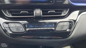 White Toyota C-HR 2017 in Marijampole, with an engine capacity of 1.80 L and mileage of 219 thousand km for 14500 €, photo 22 on AUTOMOTO.COM.LV