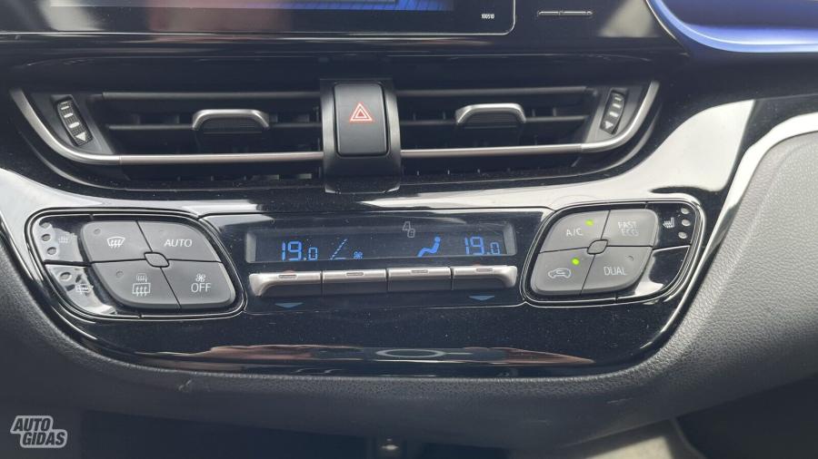 White Toyota C-HR 2017 in Marijampole, with an engine capacity of 1.80 L and mileage of 219 thousand km for 14500 €, photo 22 on AUTOMOTO.COM.LV