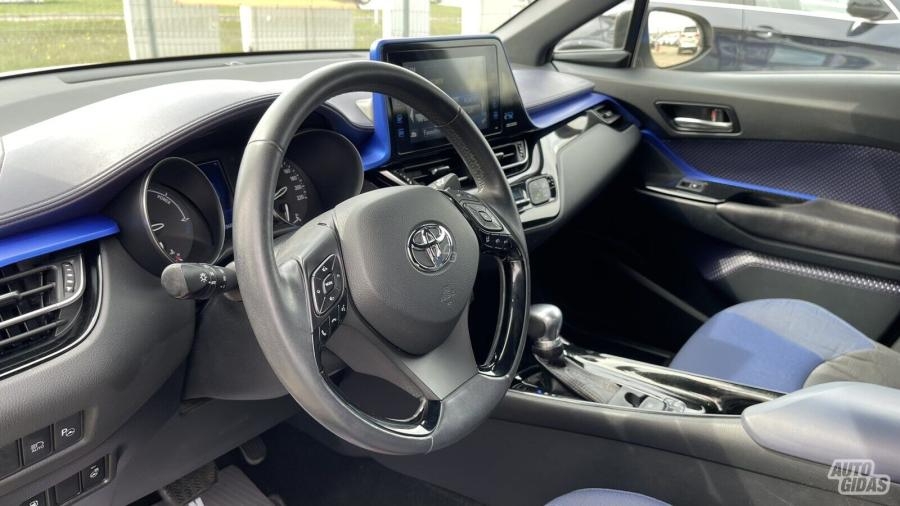 White Toyota C-HR 2017 in Marijampole, with an engine capacity of 1.80 L and mileage of 219 thousand km for 14500 €, photo 29 on AUTOMOTO.COM.LV