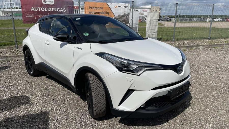 Balts Toyota C-HR 2017 Marijampole, ar dzinēja tilpumu 1.80 L un nobraukumu 139 tūkst. km par 15990 €, foto 4 vietnē AUTOMOTO.COM.LV