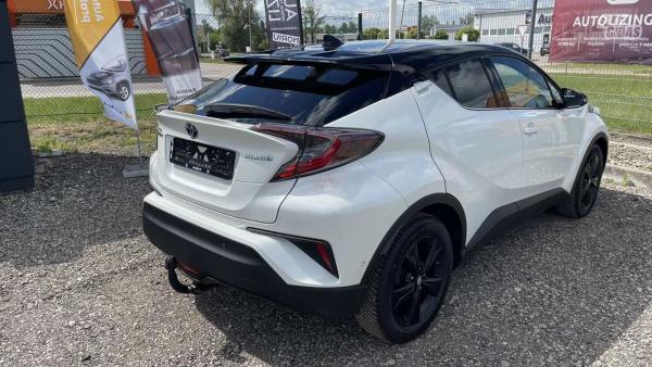 White Toyota C-HR 2017 in Marijampole, with an engine capacity of 1.80 L and mileage of 139 thousand km for 15990 €, photo 6 on AUTOMOTO.COM.LV