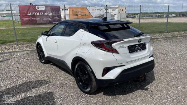 White Toyota C-HR 2017 in Marijampole, with an engine capacity of 1.80 L and mileage of 139 thousand km for 15990 €, photo 8 on AUTOMOTO.COM.LV