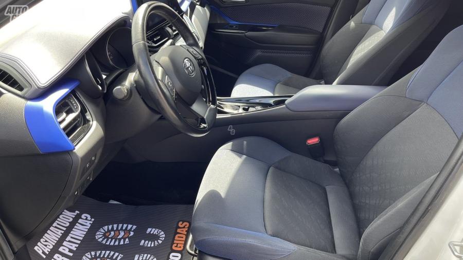 Balts Toyota C-HR 2017 Marijampole, ar dzinēja tilpumu 1.80 L un nobraukumu 139 tūkst. km par 15990 €, foto 11 vietnē AUTOMOTO.COM.LV