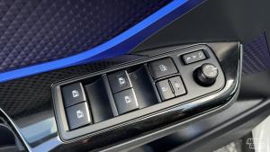 Balts Toyota C-HR 2017 Marijampole, ar dzinēja tilpumu 1.80 L un nobraukumu 139 tūkst. km par 15990 €, foto 12 vietnē AUTOMOTO.COM.LV