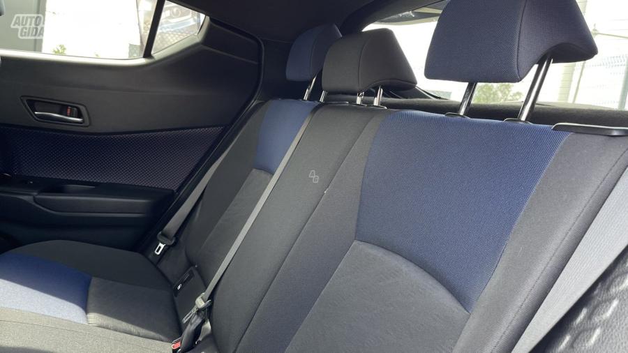 Balts Toyota C-HR 2017 Marijampole, ar dzinēja tilpumu 1.80 L un nobraukumu 139 tūkst. km par 15990 €, foto 15 vietnē AUTOMOTO.COM.LV